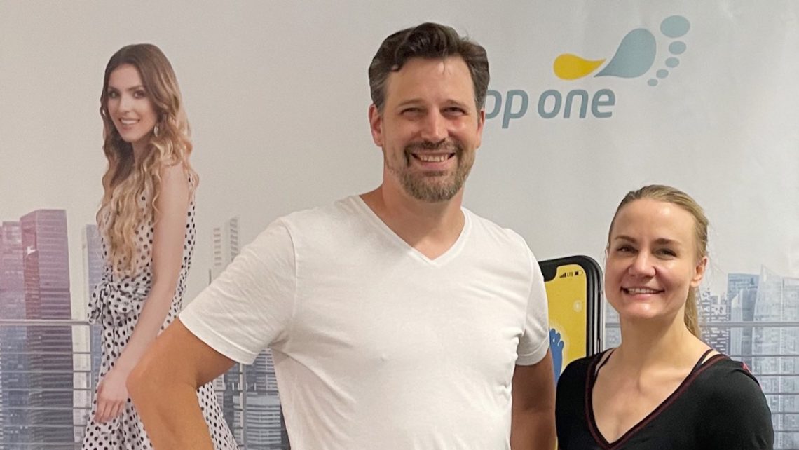 Boxing world champion Nicole Wesner trains with stappone